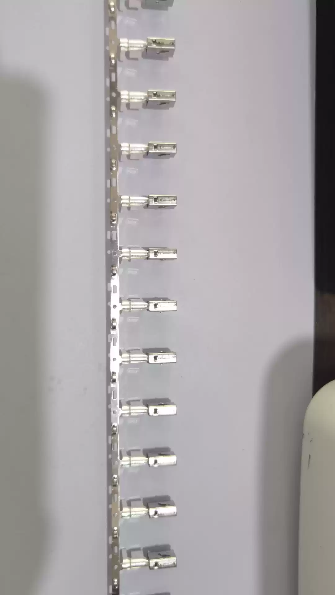 中航光电连接器端子 21E6-571-14354-B1 电子元器件市场应用