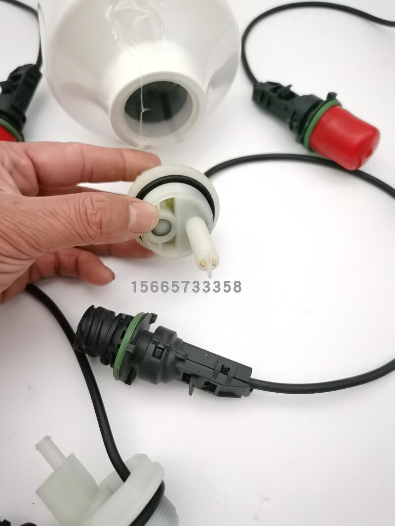 潍柴发动机柴油滤芯水位传感器放水阀1000747688原厂正品装车件