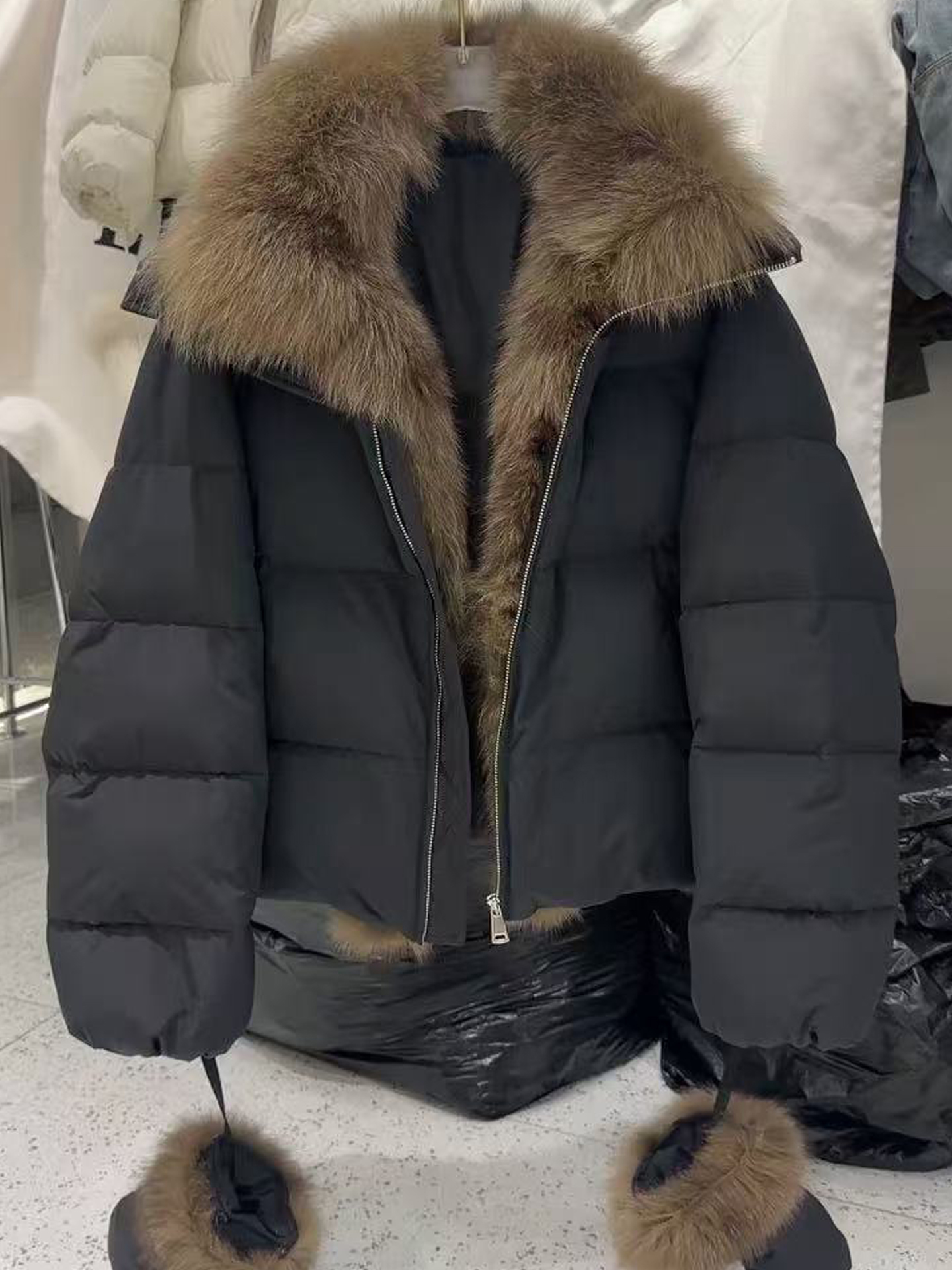 短款炸街大毛领泡芙羽绒服女冬季新小个子白鸭绒保暖面包服外套-阿里巴巴