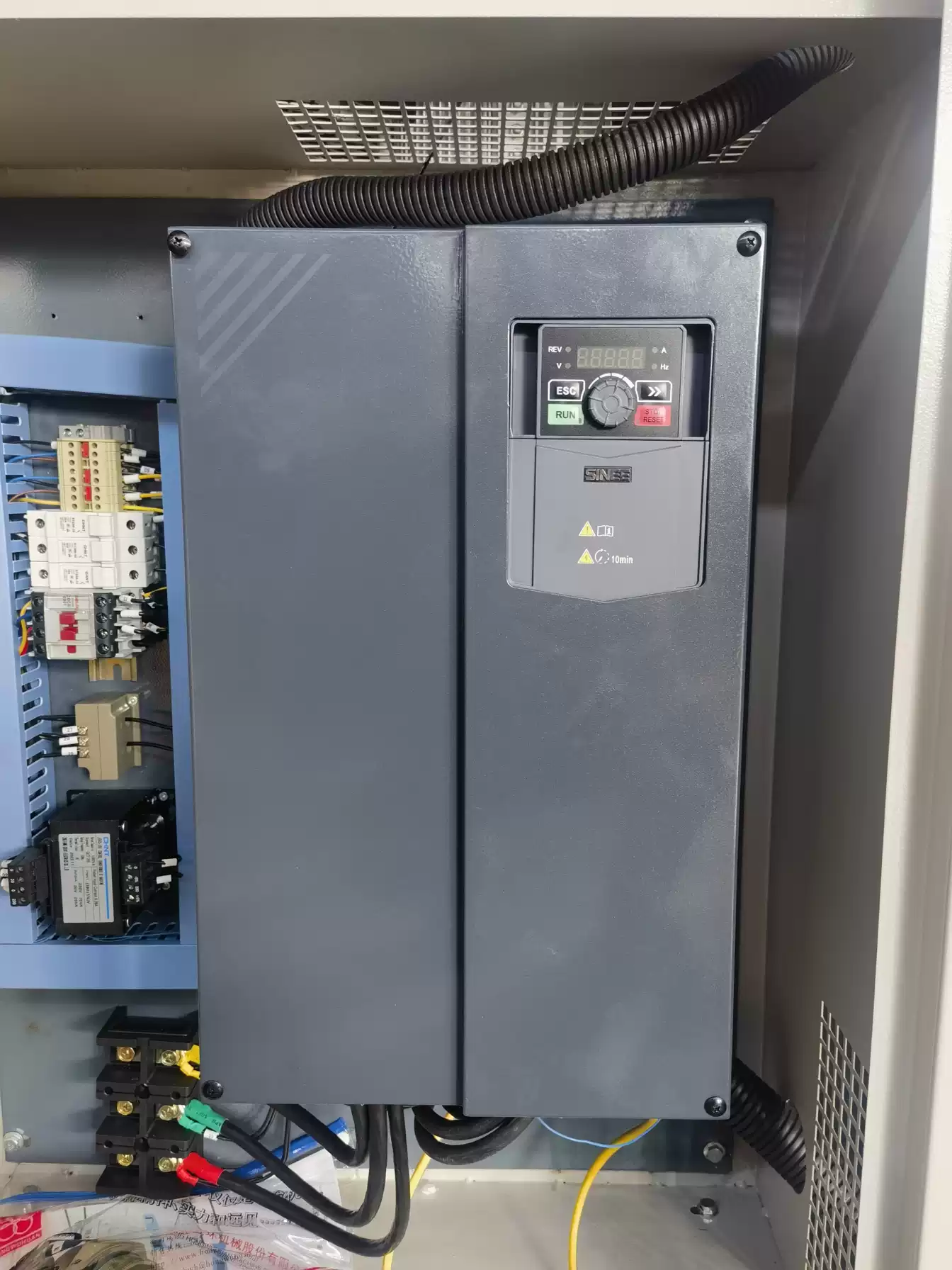 紅五環螺桿空壓機變頻器正弦變頻器EM650E-7R5-3/EM650E-022-3