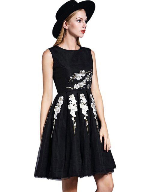 Naixin allows you to wear beautiful clothes and personalized ...