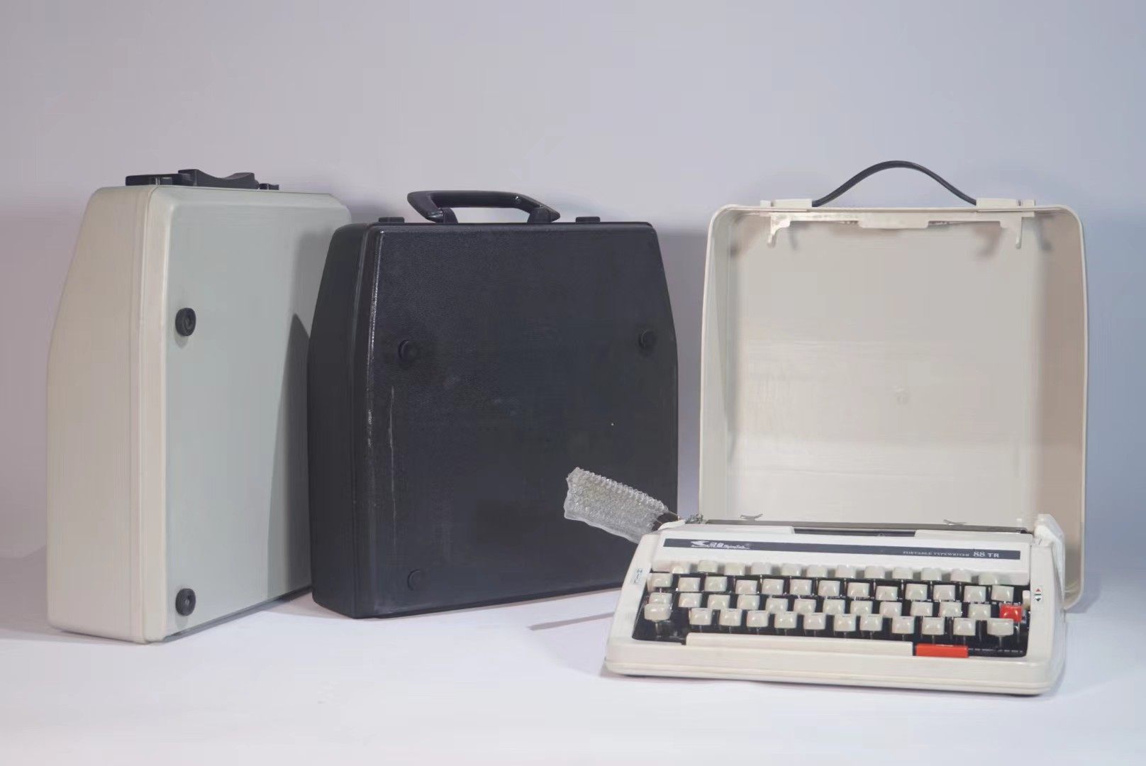 [USD 41.64] Nostalgic antique flying fish heroes Long Kong English ...