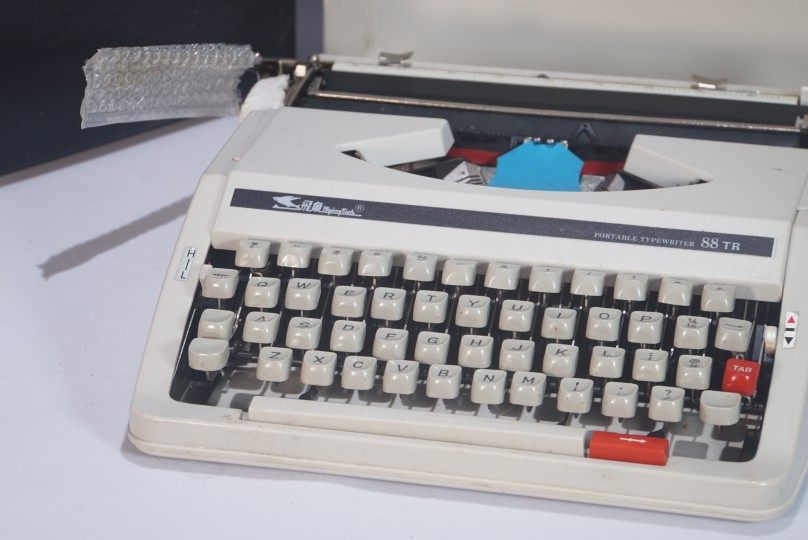 [USD 41.64] Nostalgic antique flying fish heroes Long Kong English ...