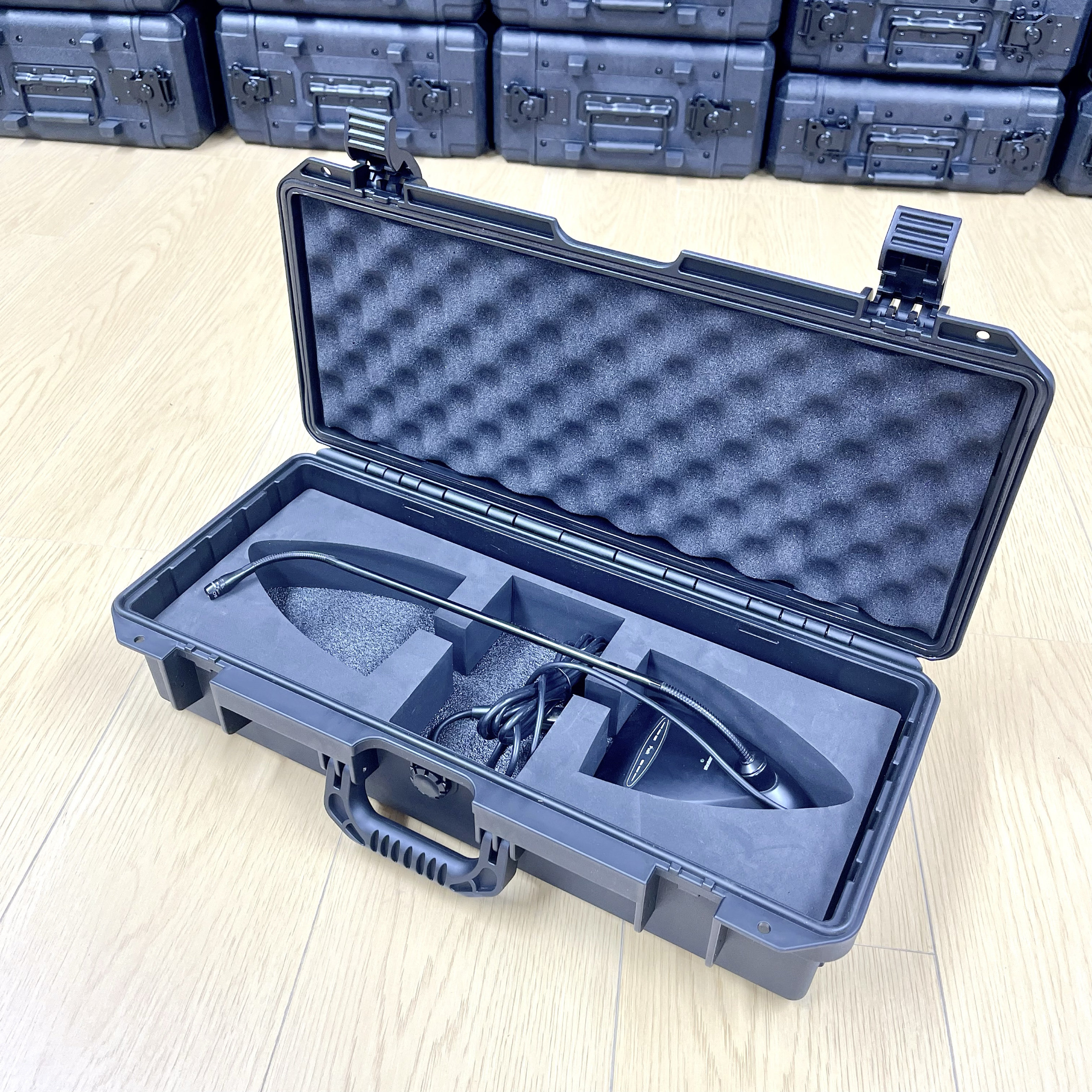 A must-buy for 25 years! goose-neck microphone stand + flight case, one ...
