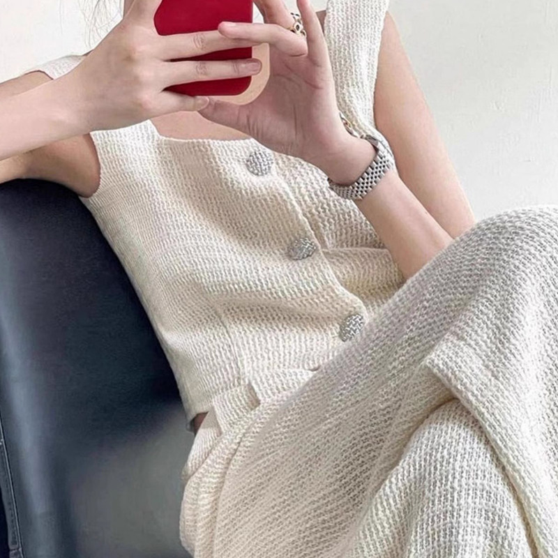 2025 new summer hong kong style outfit: age-defying and slimming top ...