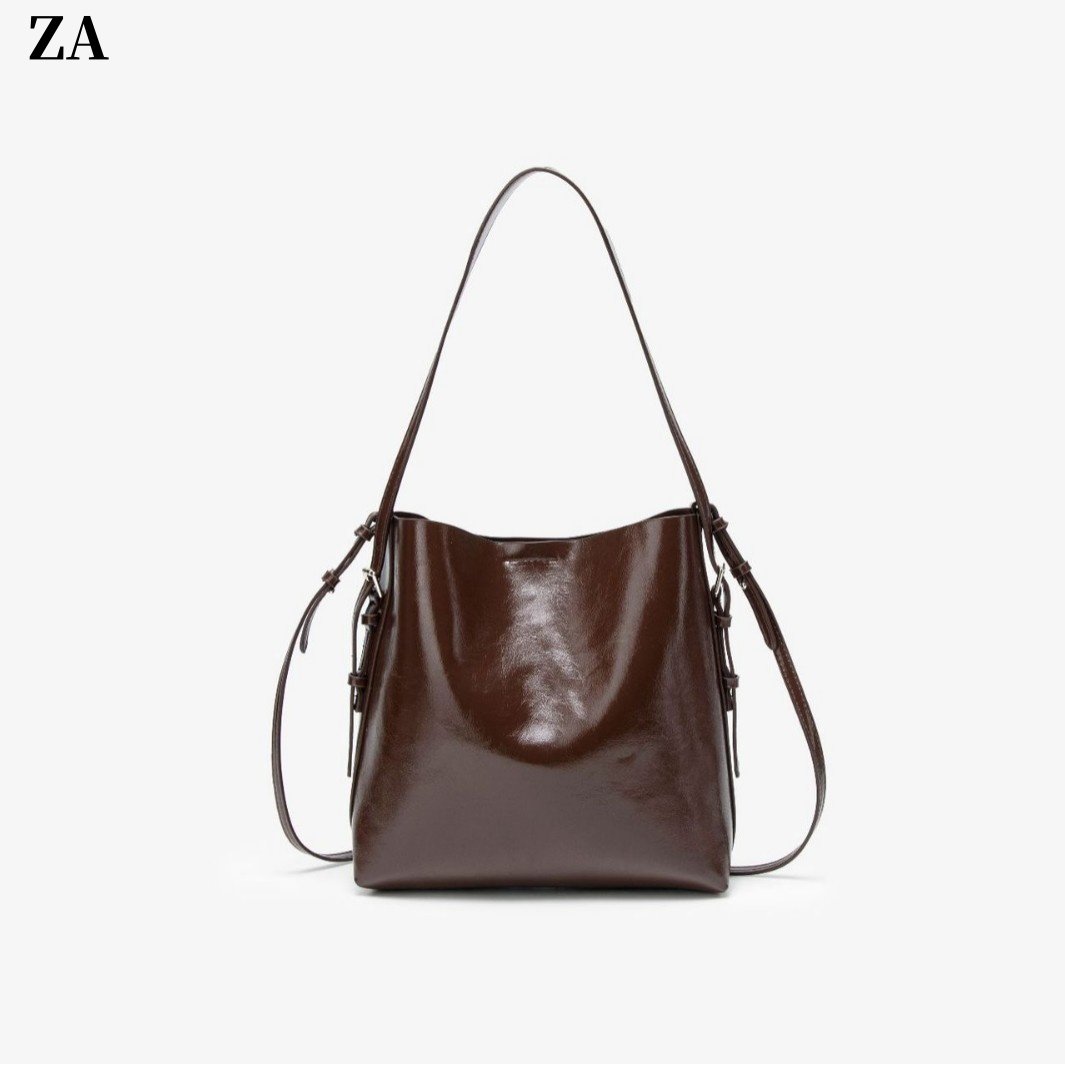 Za's new women's bag: a trendy and versatile bucket bag that fits under ...