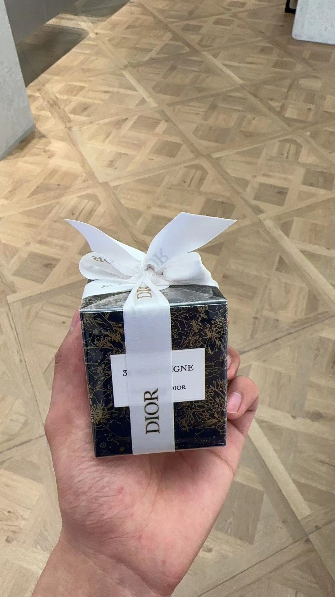 Dior迪奥圣诞LCP香氛蜡烛，蒙田30的浪漫香气如何征服你的心？💖-香薰蜡烛-淘宝好物网