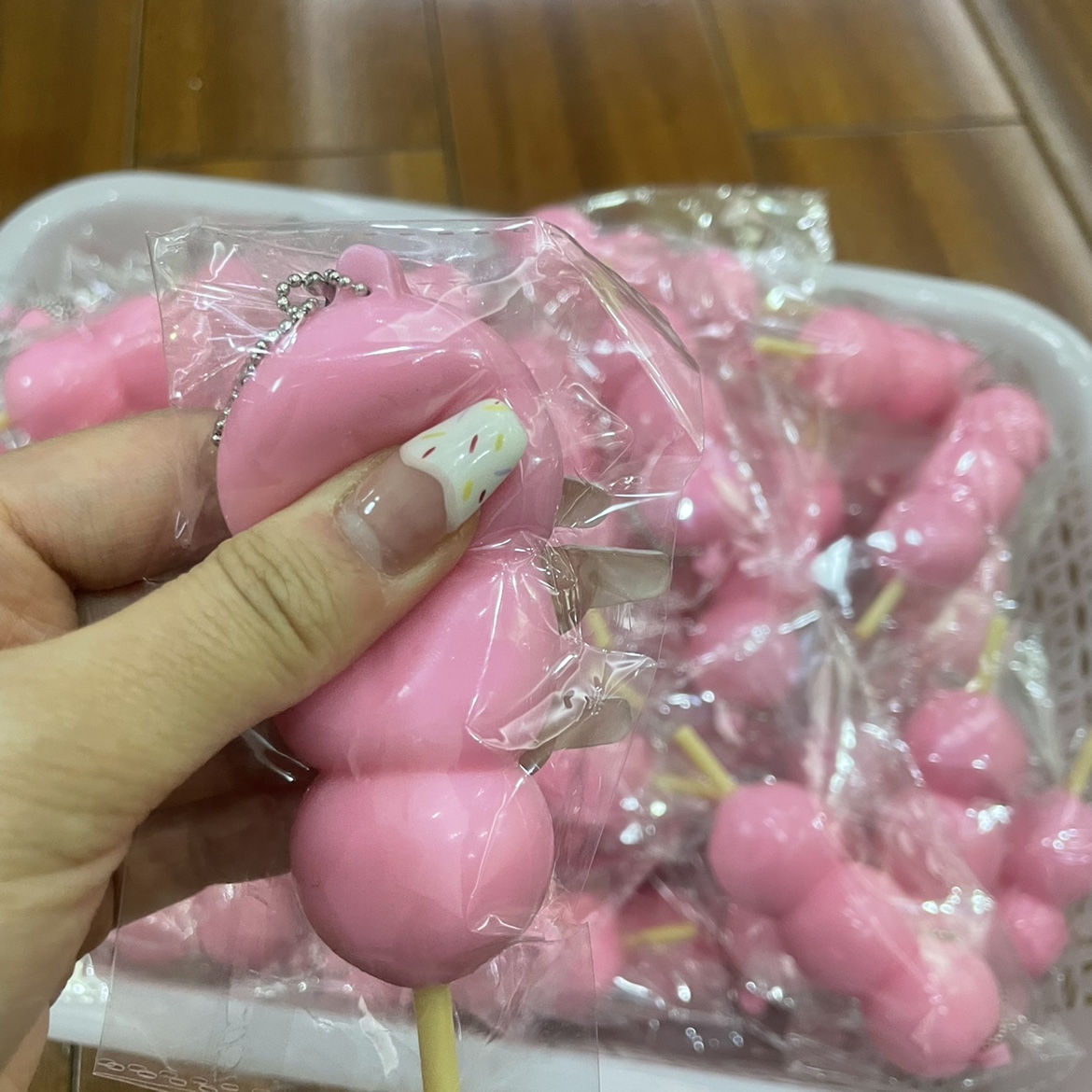 Пельмени на вертеле щипок розовый мяч мяч щипок музыка медленный отскок ...