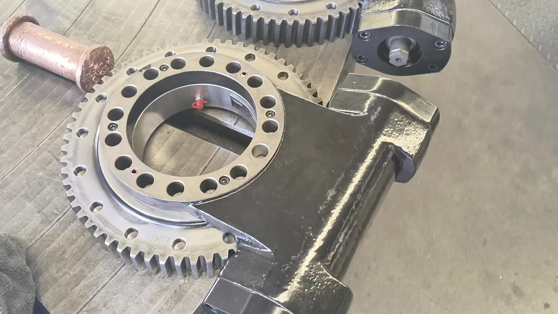 9" Open House S9 Single Axis Worm Gear Slewing Drive With Hydraulic ...