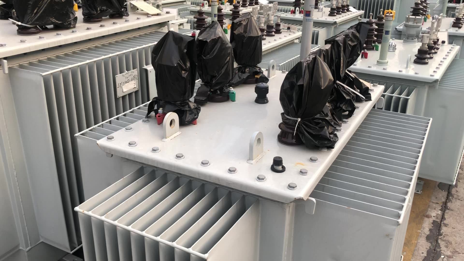 Three Phase Pole Mounted Distribution Transformer 11kv To 400v 50kva ...