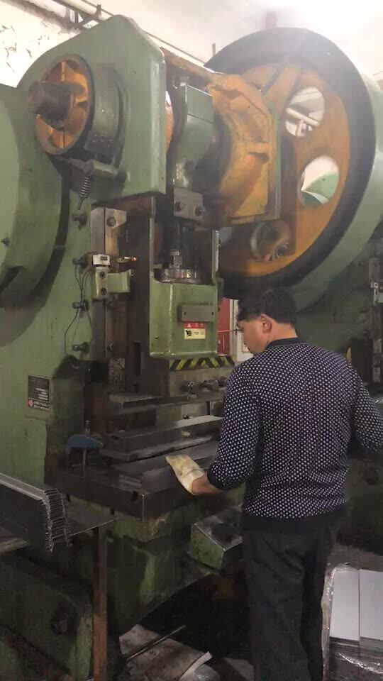 Metal 3-sided Wire Grid Wall Display Rack Mesh Display Stand - Buy Wire ...