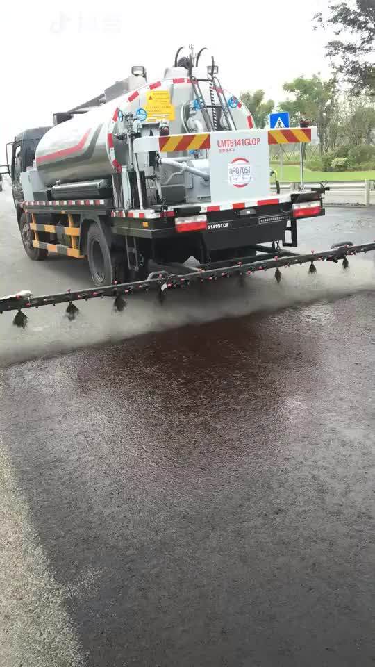 High Quality Dongfeng Brand New 8tons Road Hot Tar Spraying Truck - Buy ...