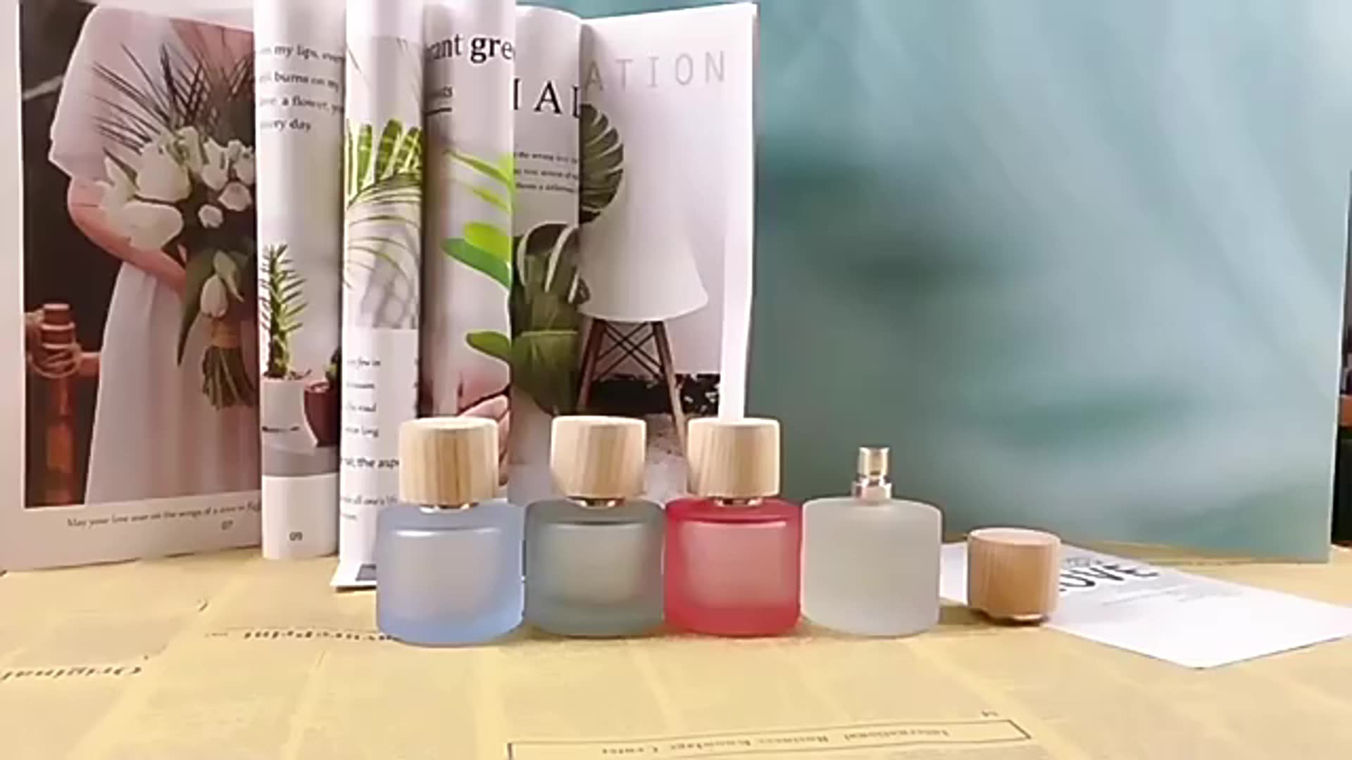 Wholesale Empty Glass Bottle 50ml 100ml Colourful Glass Frosted Perfume