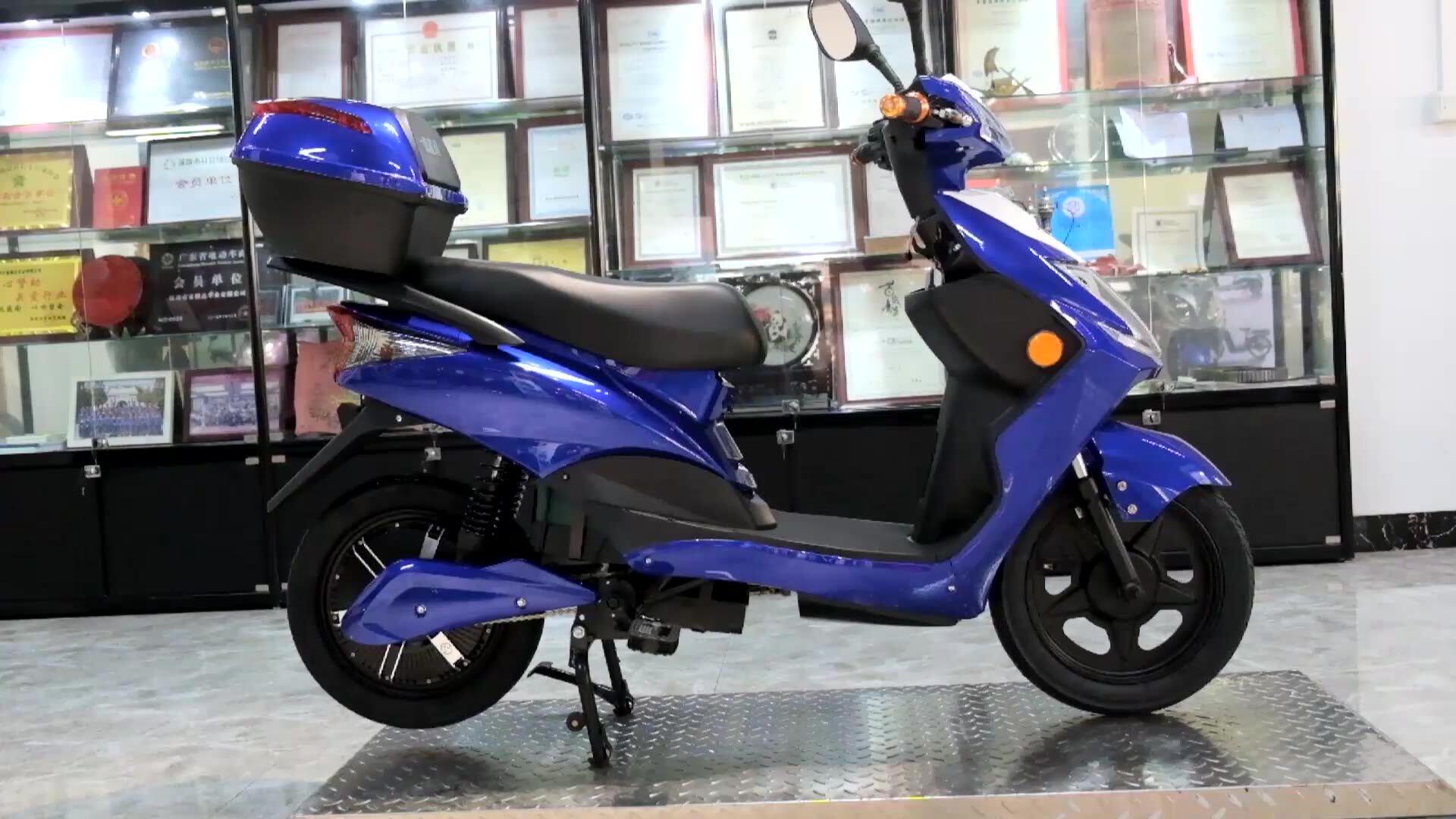 White Siberia Mini Electric Moped 120km Scooter With Hotcold Delivery ...