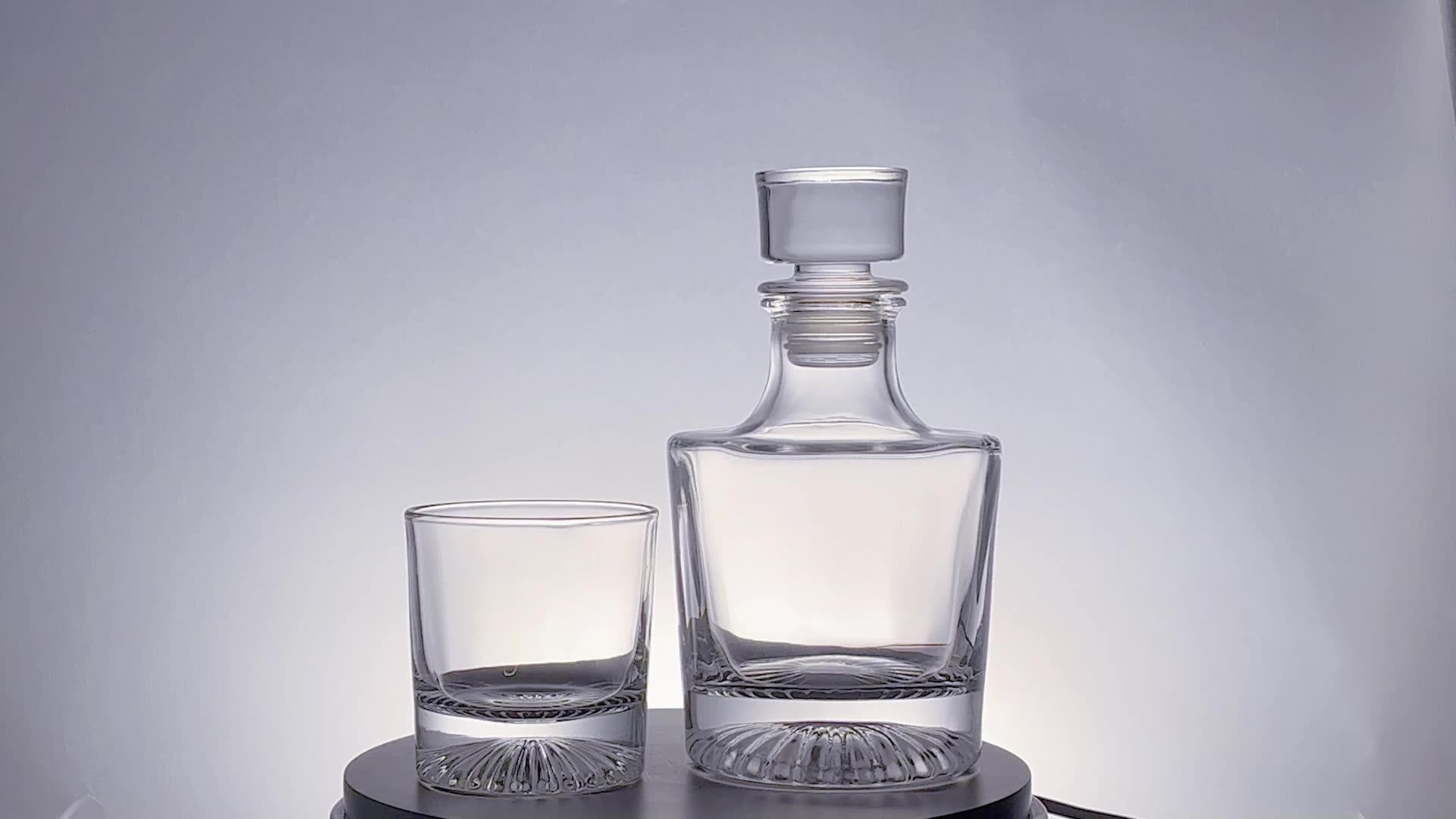 Round Whiskey Decanter Set Sunflower Pattern Crystal Customizable 750ml ...