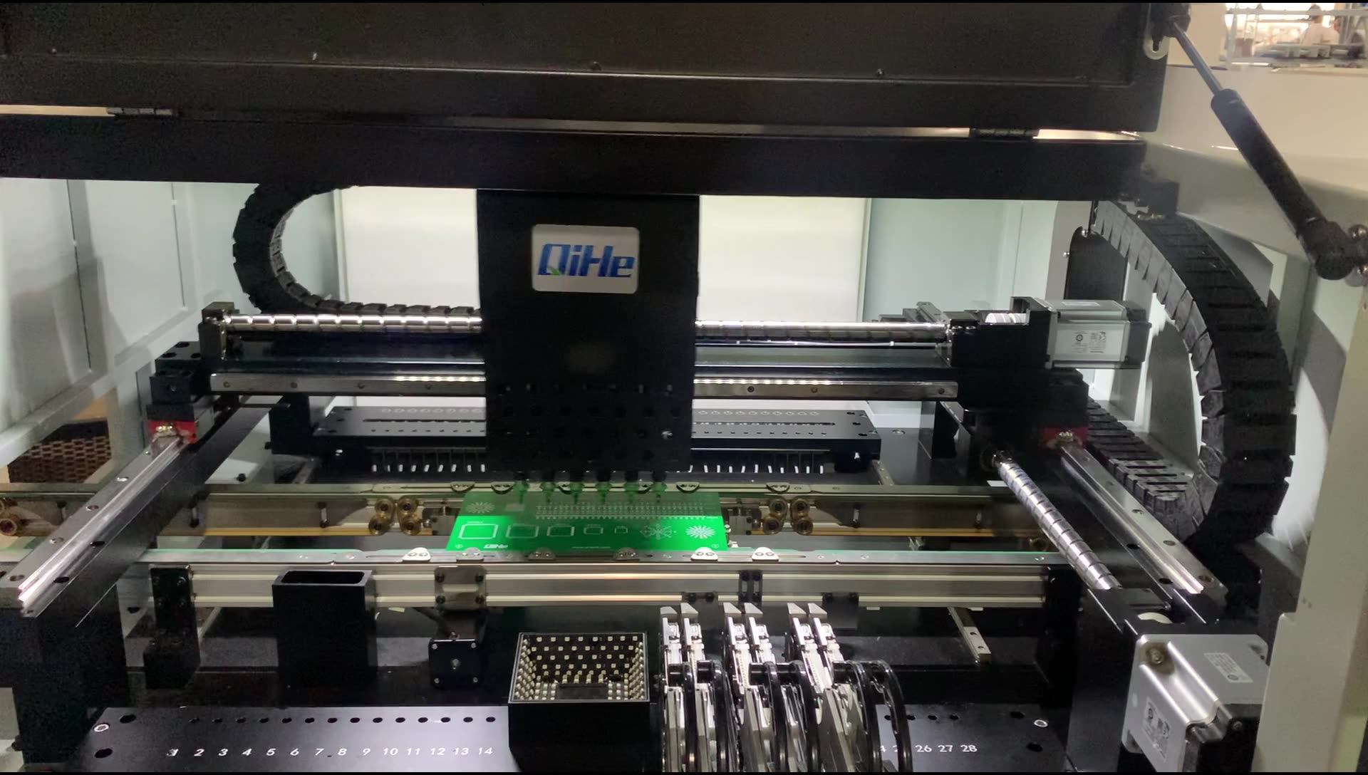 2020 New Model Full-automatic Qm61 Pcb 8 Vision Cameras Smd Pick And ...