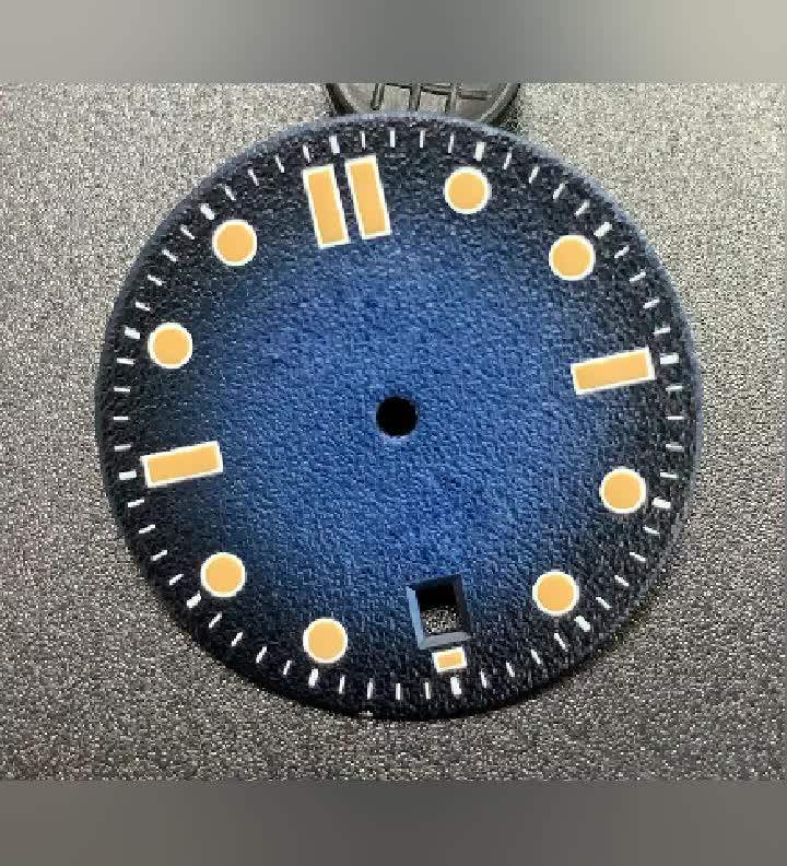 Retro Gradient Watch Dial With Calendar Printed Hour Scale Dots & Super ...