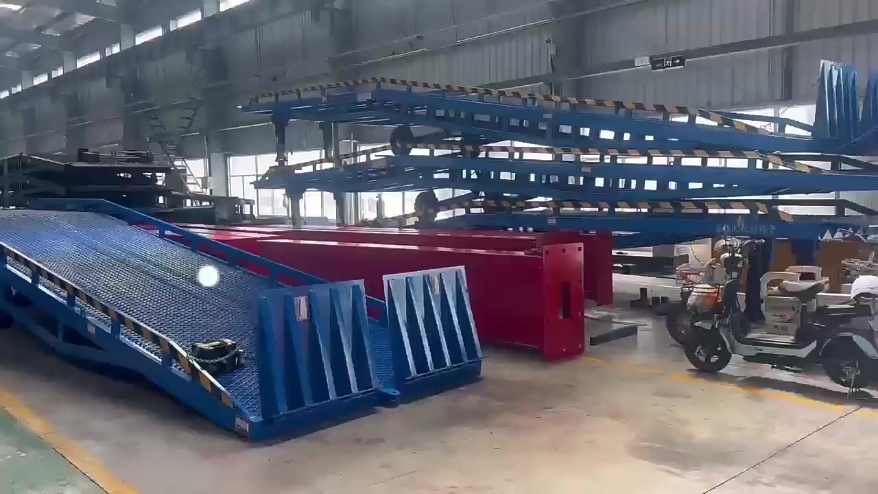 Mobile Hydraulic Boarding Bridge Forklift Unloading Platform Lower ...