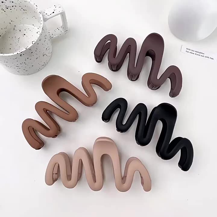 Minimalist Design Shark Claw Clips Women Maillard Color Oversize Shark ...