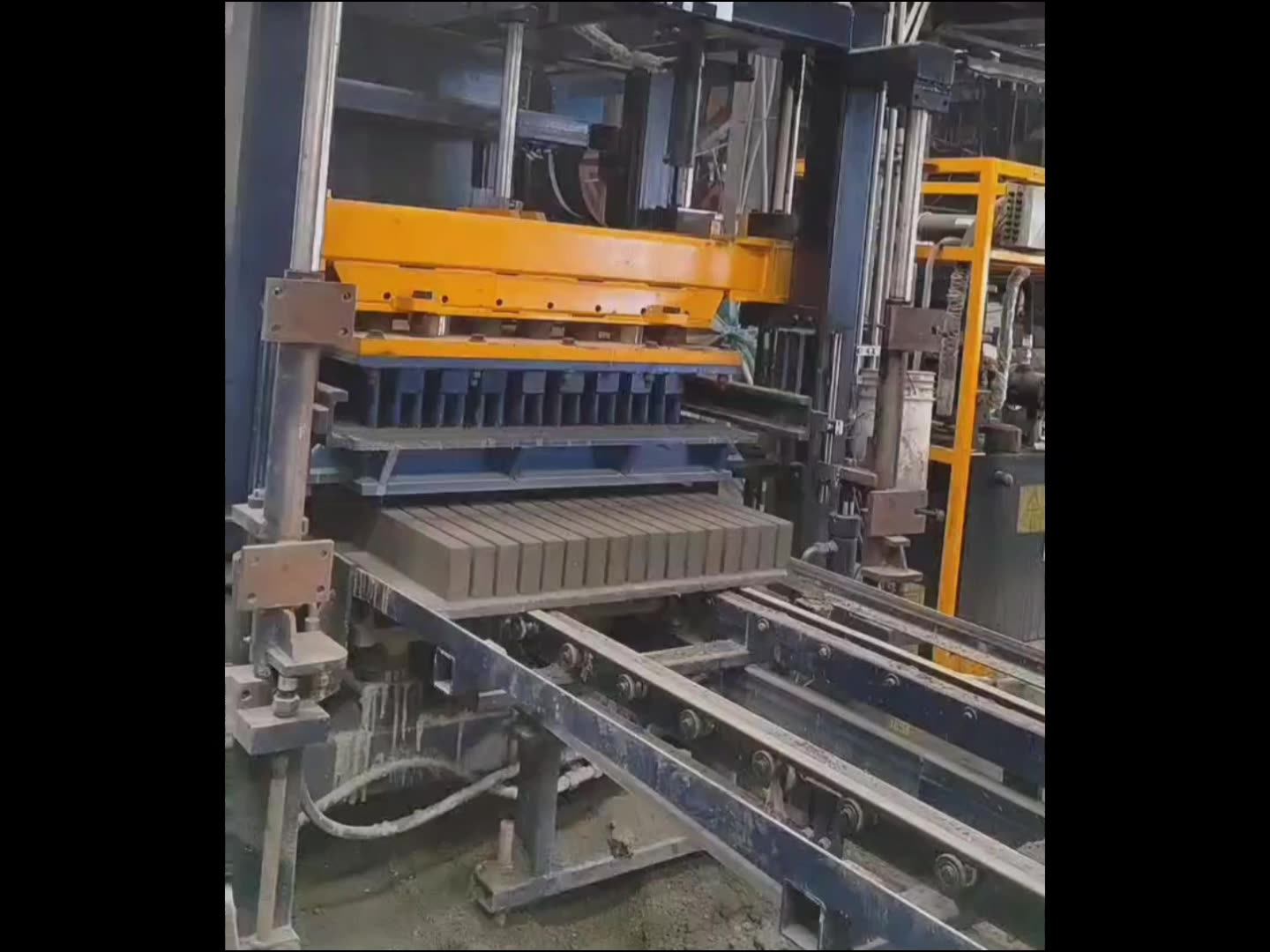 100 Ton Hydraulic Interlocking Bricks Molding Machine Qt5-15 Block ...