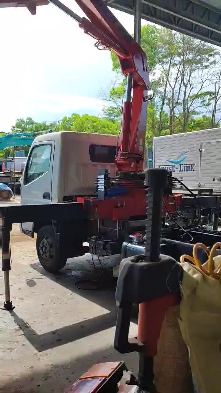Mobile 5 Ton 4 Ton Lorry Small Truck Crane Manipulator - Buy Cranes ...