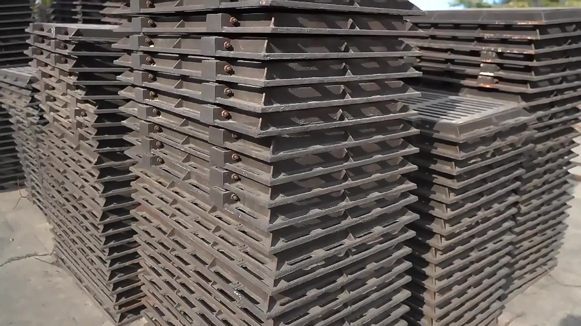 Factory Price Ductile Manhole Cover Cast Iron Use For Safety En124 Iso ...