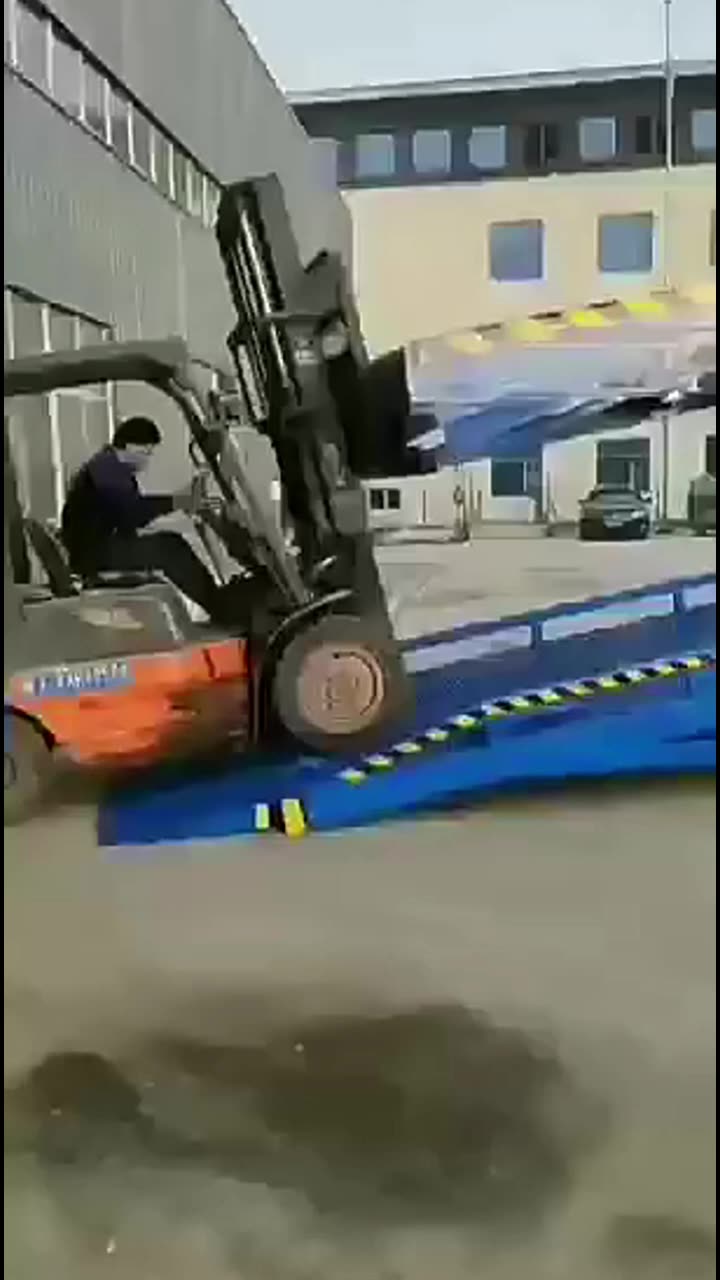 Large Load Logistics Container Loading And Unloading Platform 6 8 Ton ...