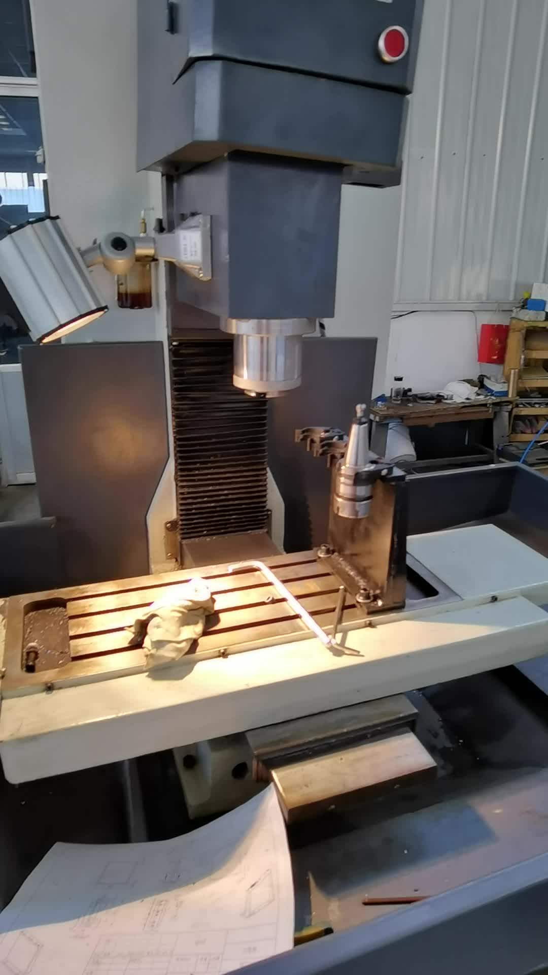 Small Chinese Vertical Cnc Machining Center Xk7126 Cnc Milling Machine ...