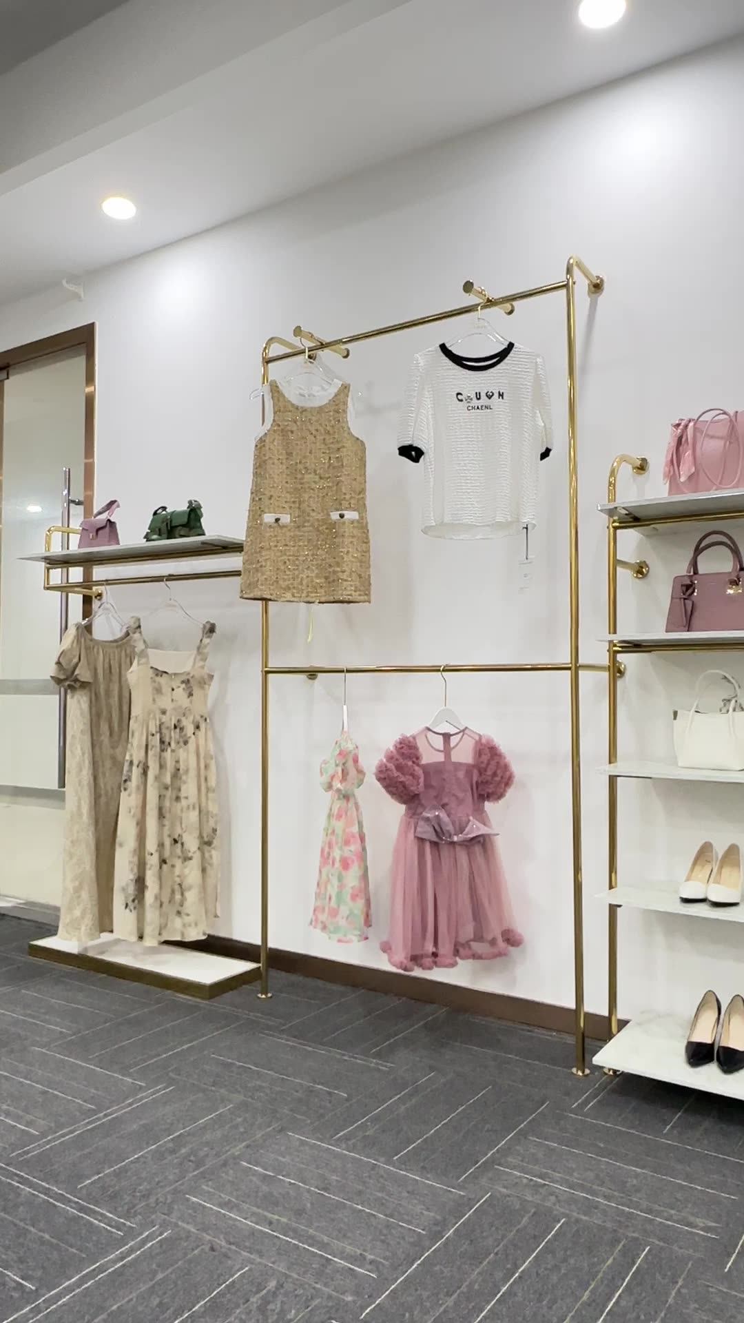 Clothing Store Ceiling Mounted Display Rack Handbag Display Shelf Long ...