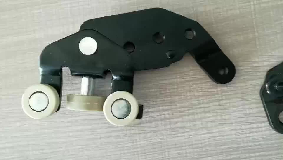 Auto Parts Sliding Door Lower Roller For Hiace 9 Oem:68360-26130 68350 ...