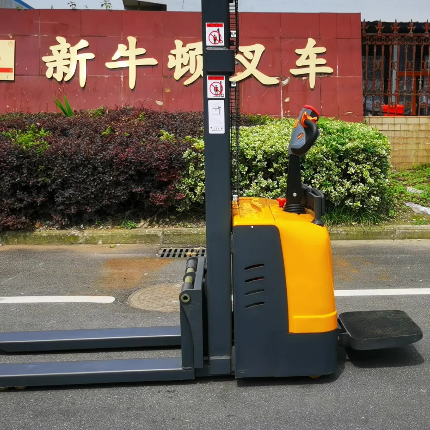 2 Ton Fully Electric Autolift Electric Stacker With Dc Motor 1.5 Ton ...