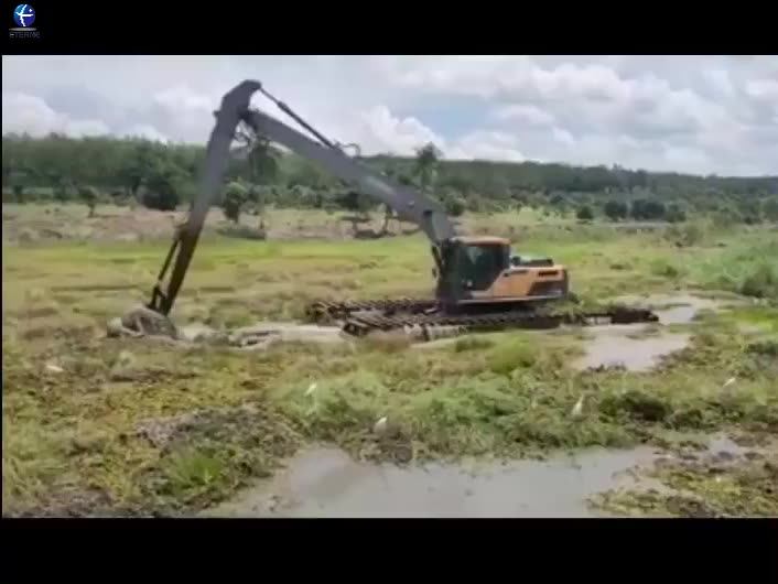Hydraulic 30 Ton Amphibious Excavator With Pontoon And Dredging Pump ...