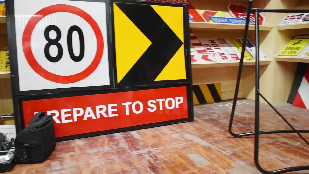 Customized Outdoor Traffic Advertising Rack Sign Road Closed Rack ...