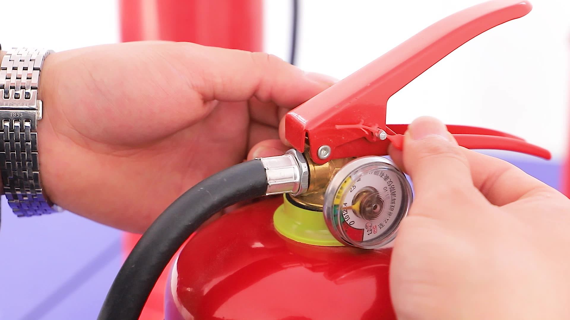 Red Spray Paint Portable Fire Fighting Equipment Abc/bc Dry Powder Fire ...