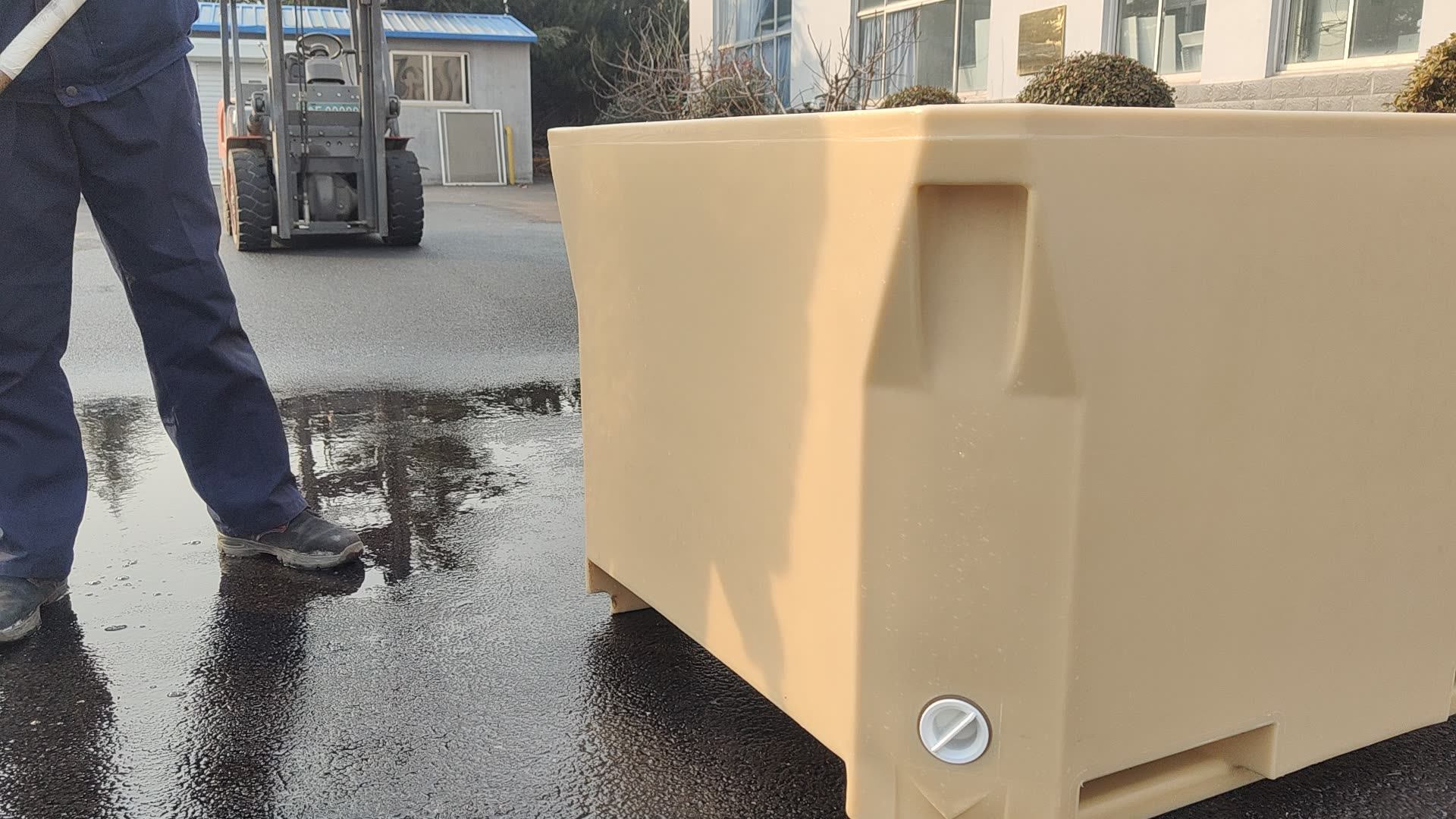 Custom 1000l Polyethylene Plastic Rotomolded Insulated Fish Totes/bins ...