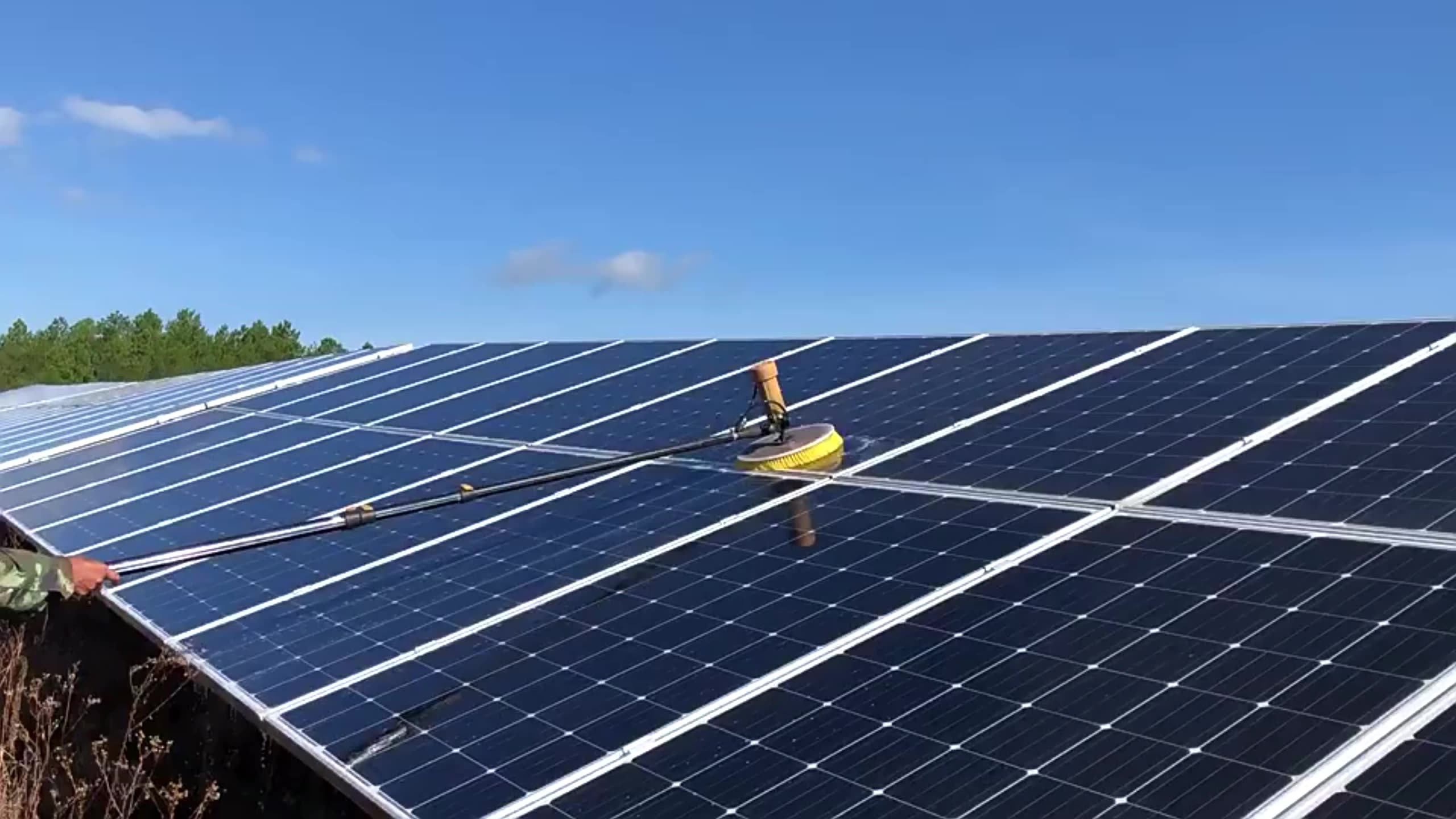 Rotating Brushes Washing Robot For Rooftop Solar Farm Power Plant Solar ...