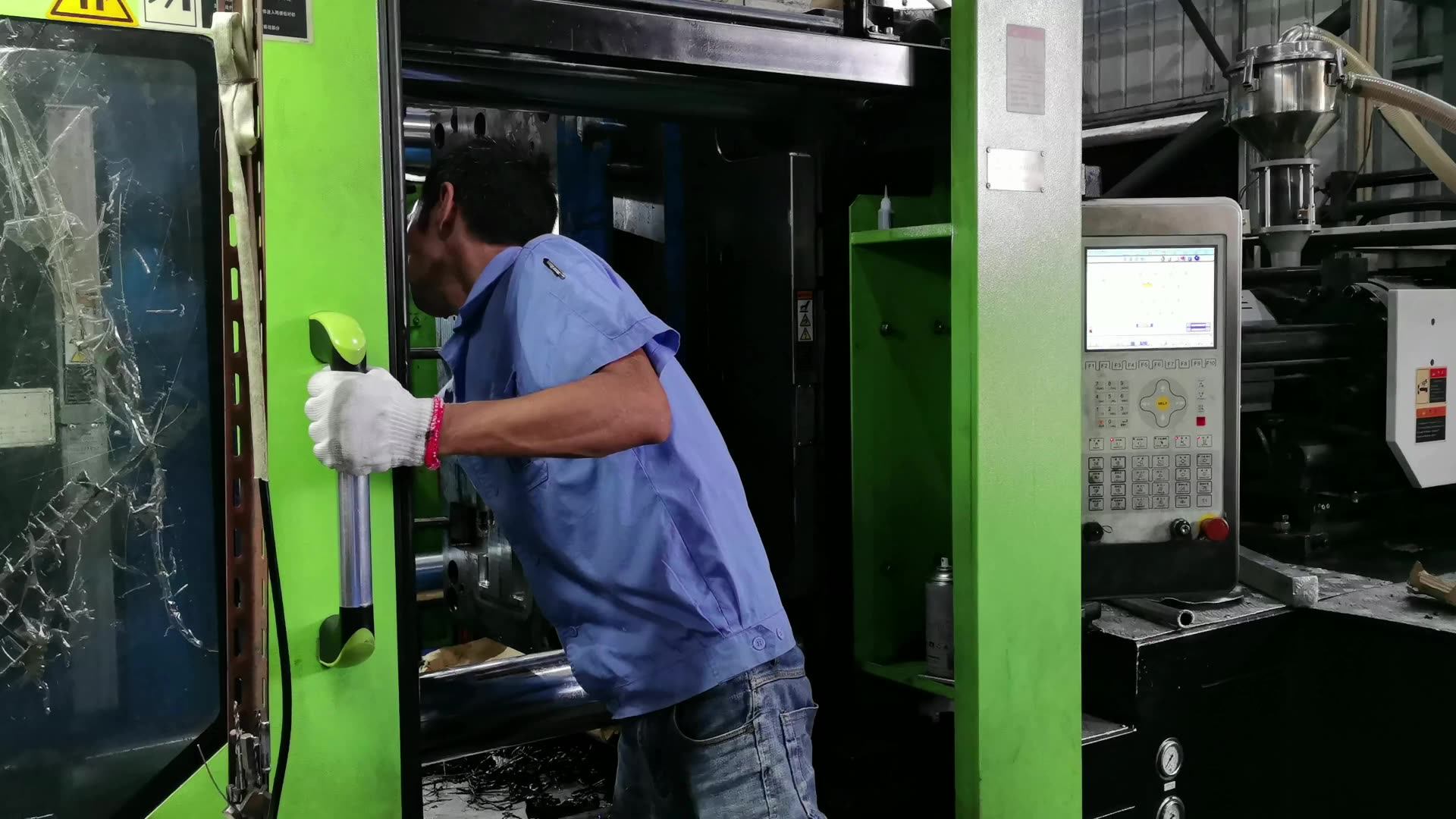 Radiator Accessories Car Radiator Plastic Water Tanks For Isuzu D-max ...