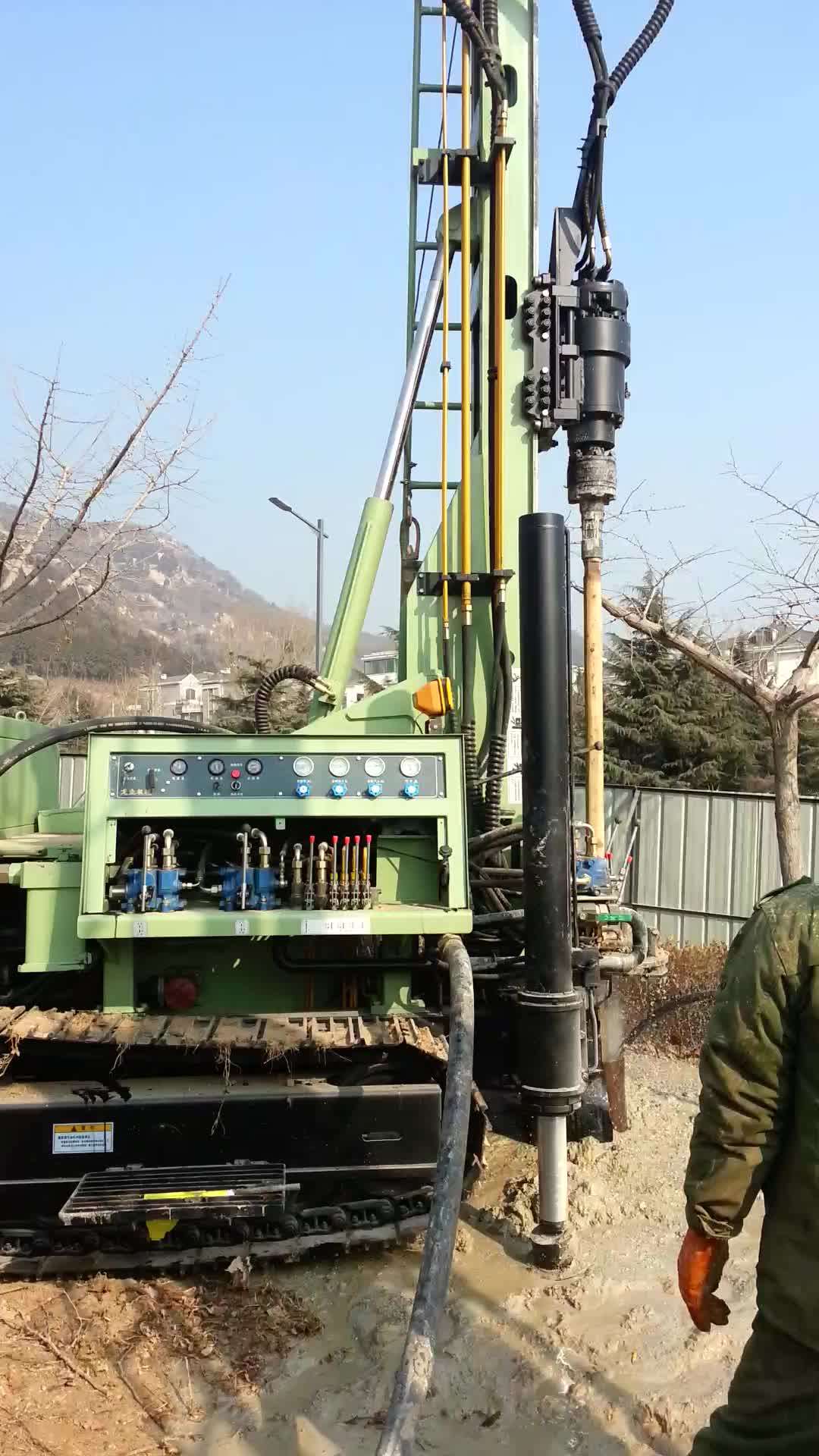 Hydraulic Track Mounted Water Borehole Drilling Rig - Buy Track Mounted ...