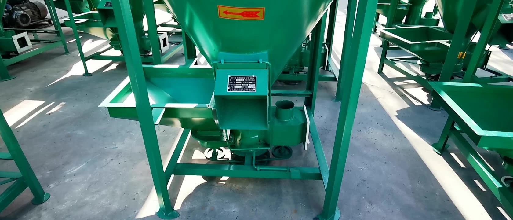 250kg 500kg Small Vertical Poultry Feed Mixer Grain Animal Pellet Feed ...