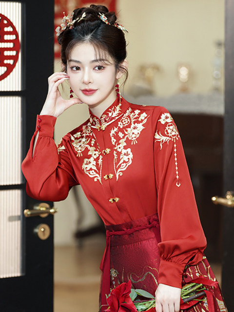 Red horse-faced skirt with top autumn daily commuter Chinese elements ...