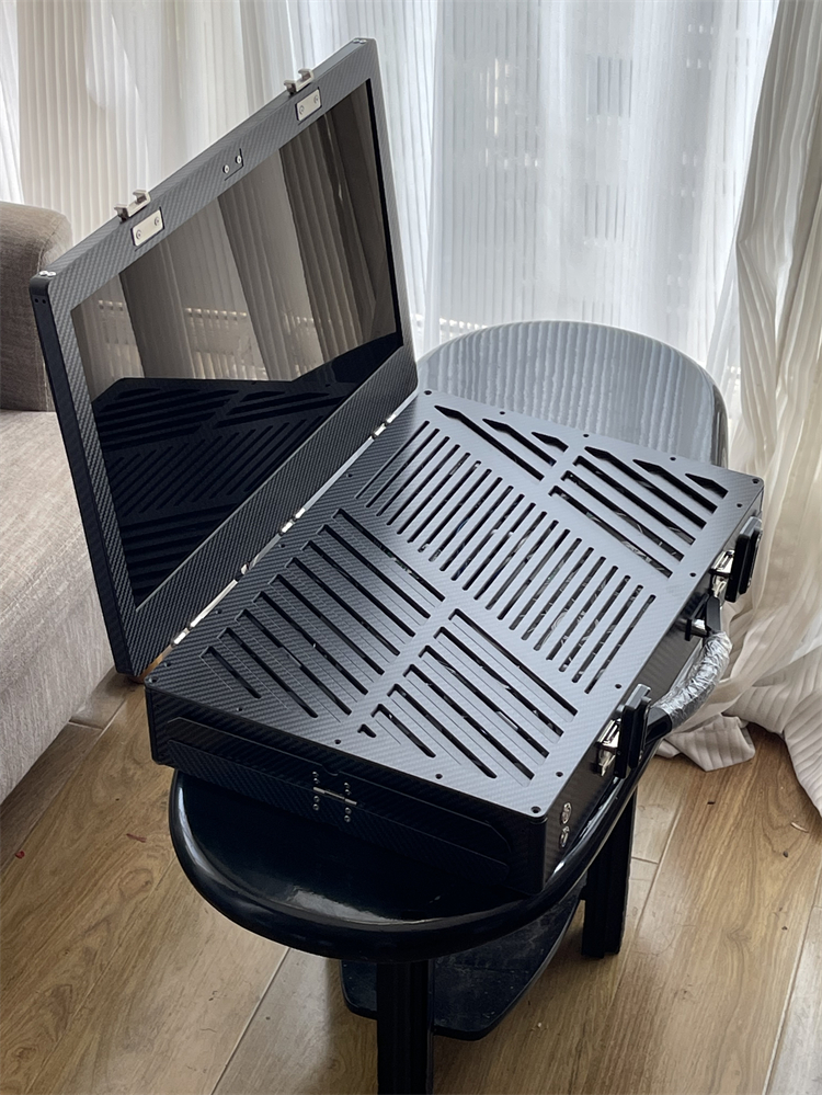 Lukos迷你手提22英寸便携台式电脑4090大屏键鼠ITX主机箱核弹箱-企业官网