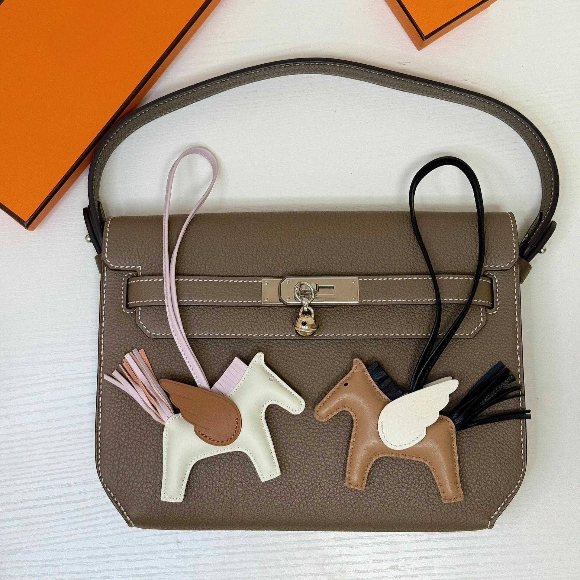 Pony pendant grass planting collection｜bags, keys, cars neutral, little ...