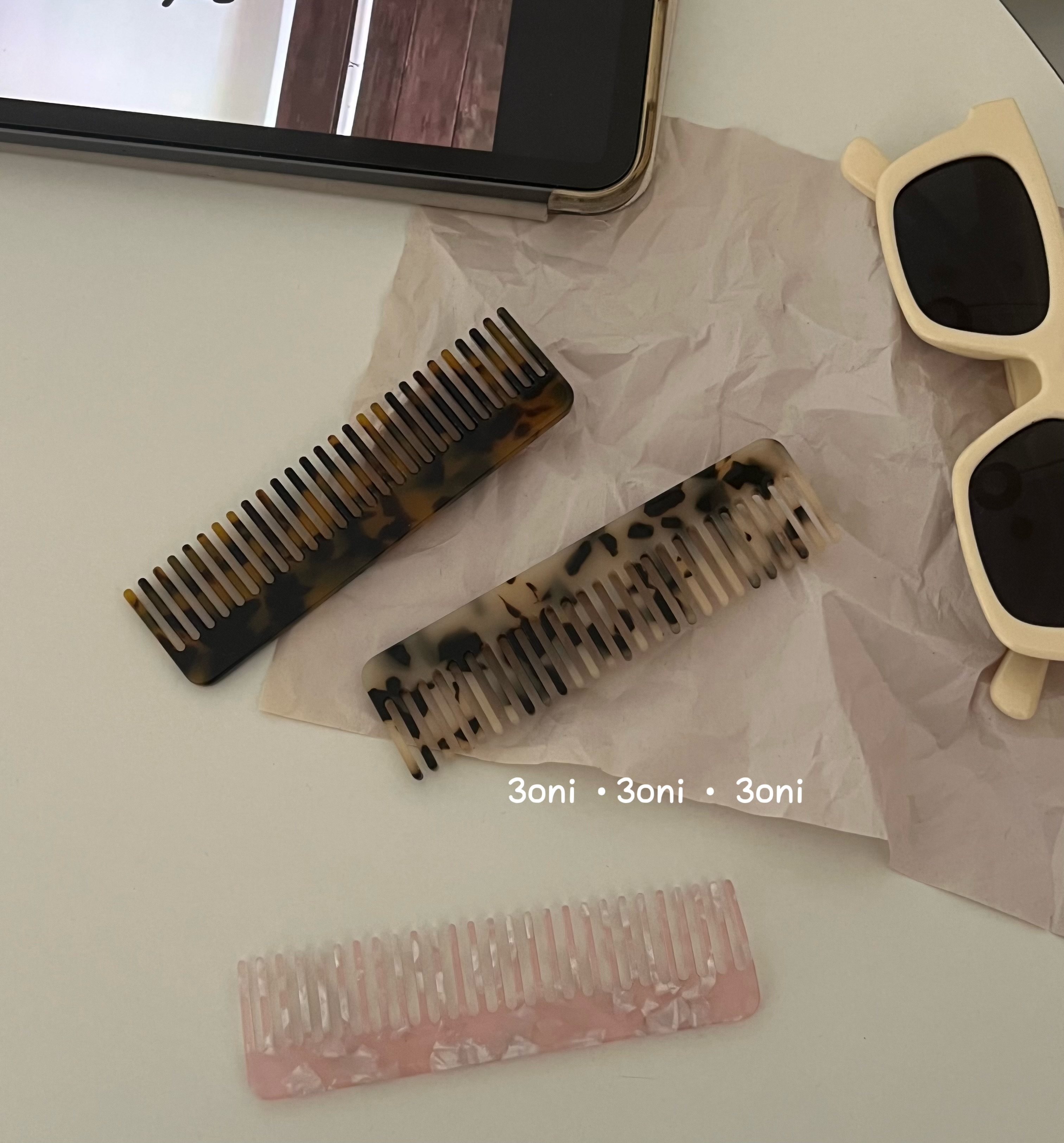 very mini a small comb! Texturized acetic acid portable comb is very ...