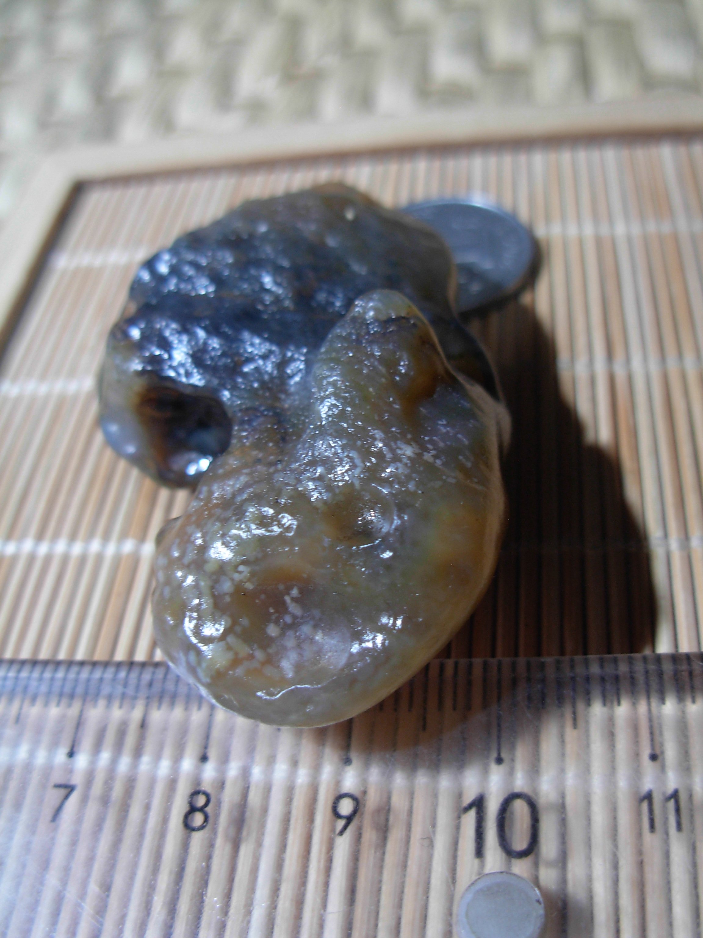 Alxa Gobichi Stone, Pictographic Stone Onyx Rough Stone Necklace - Rabbit