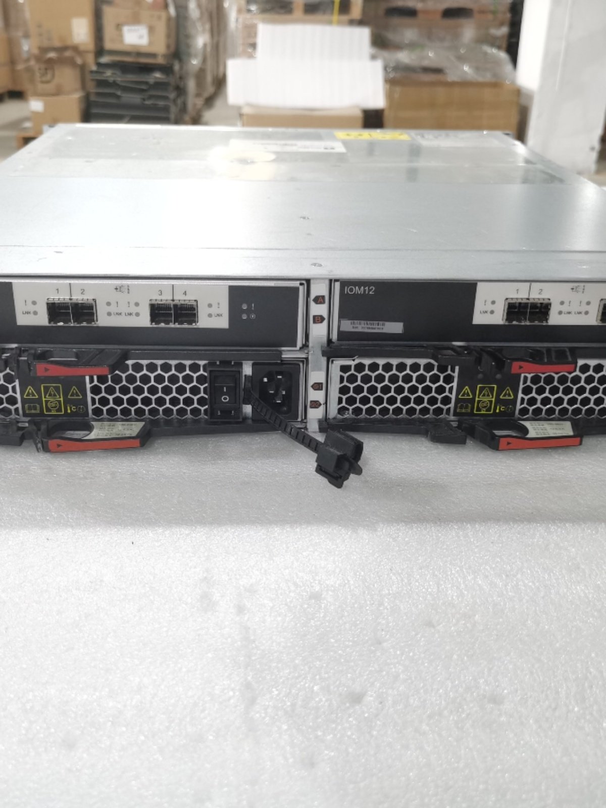 DS224C DS212C NETAPP Expansion Cabinet - kkomputertech