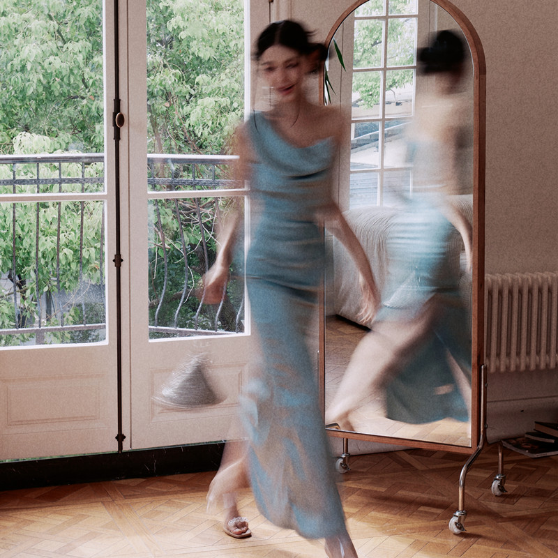 DOLLYTANG朵家 显白雾蓝色斜肩吊带连衣裙荡领露腰显身材轻礼服女-Taobao