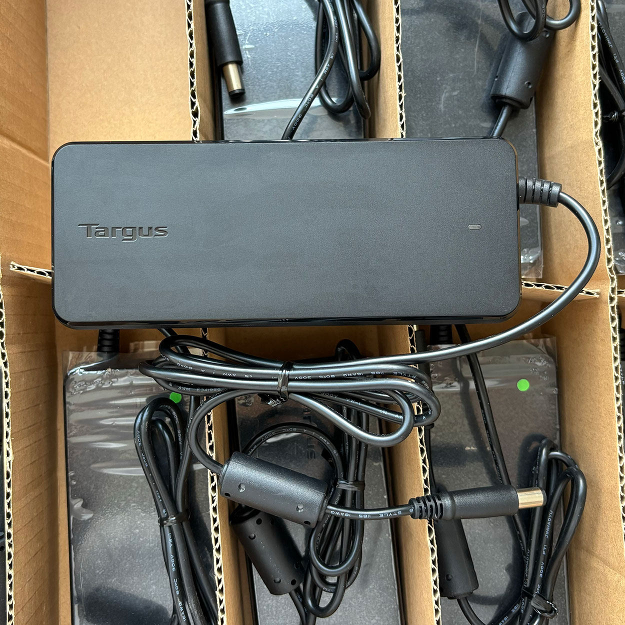 原裝Targus AC-DC APA150205 20.5V7.31A 150W園口內針擴展塢電源