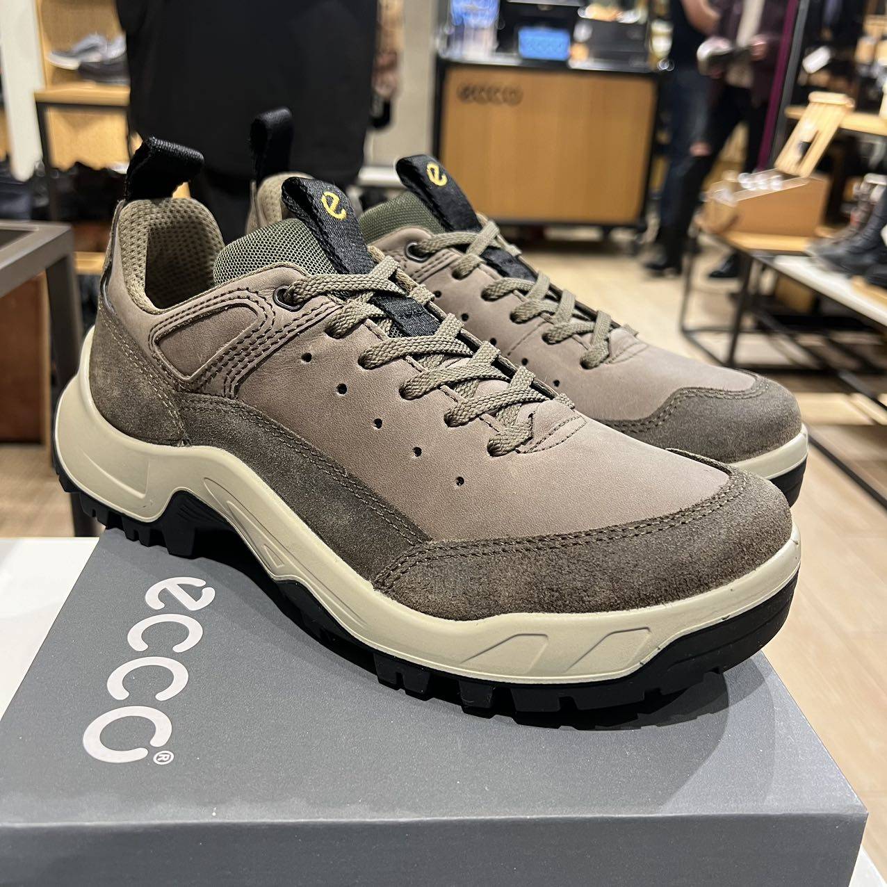 Ecco爱步男鞋822344新款：透气百搭户外登山鞋，你的全能脚感搭档！-户外休闲鞋-淘宝百科网