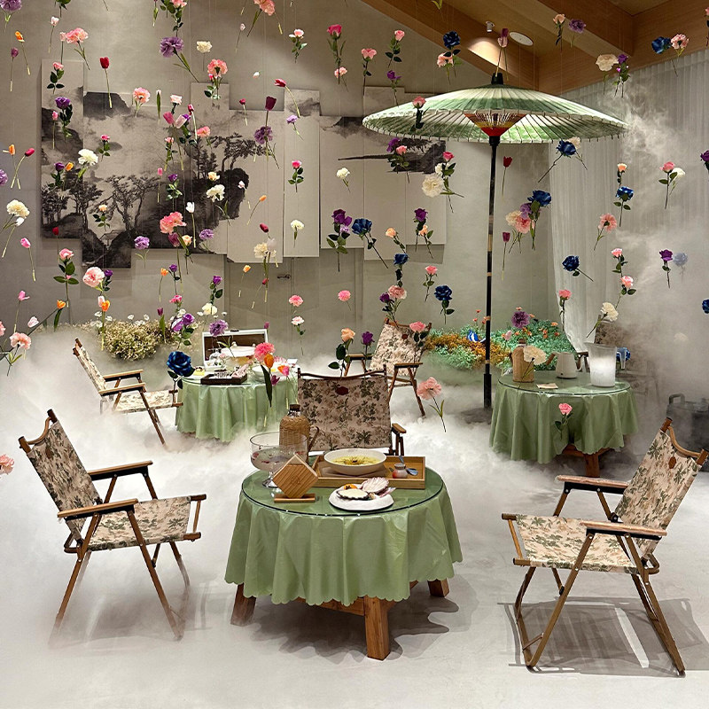 The diy tutorial for the suspended flower curtain that is popular on ...
