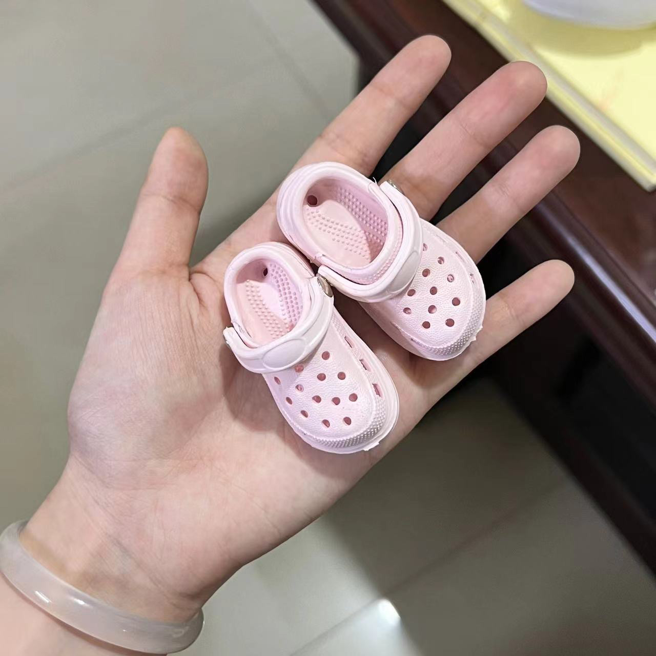 震惊全网！Crocs洞洞鞋居然能这么玩？迷你鞋扣DIY教程太上头了！💥-鞋扣-淘宝好物网